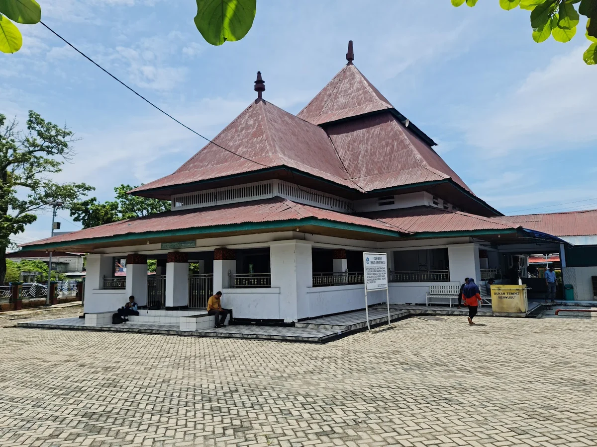 Masjid Jamik Kota Bengkulu in Bengkulu - Ask AI | mindtrip