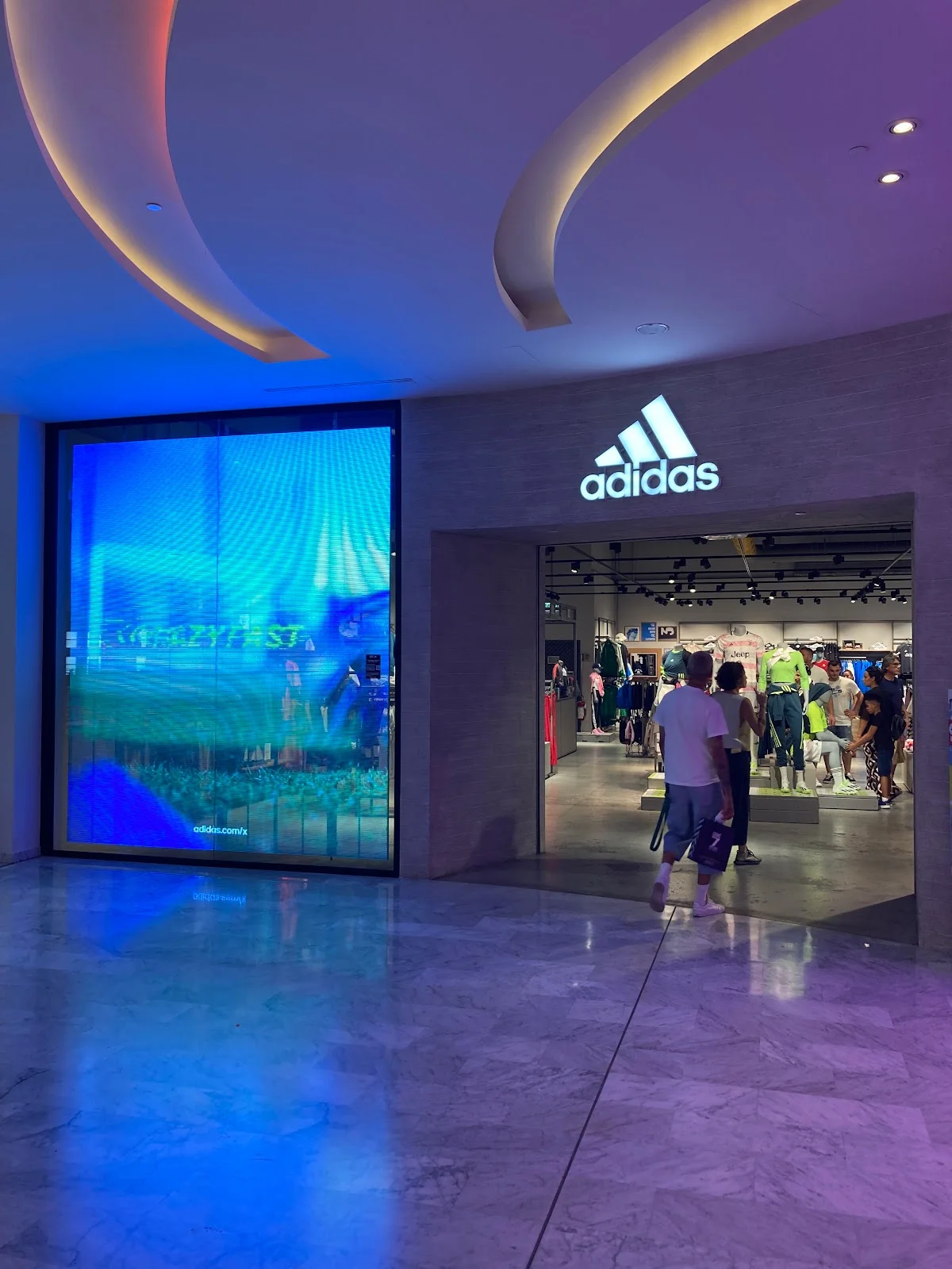 adidas Store FIRENZE in Confini, Toscana | Ask Anything