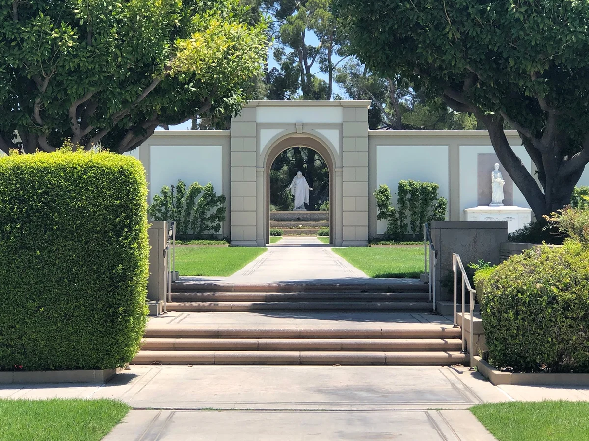 Forest Lawn in Los Angeles | What to Know Before You Go