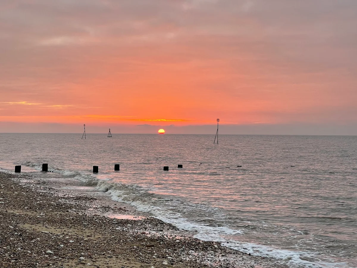Hunstanton Cliffs in Hunstanton, England - Ask AI | mindtrip