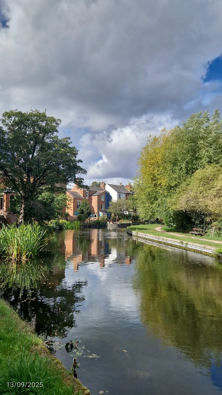 Chesterfield Canal in Retford, England - Ask AI | mindtrip