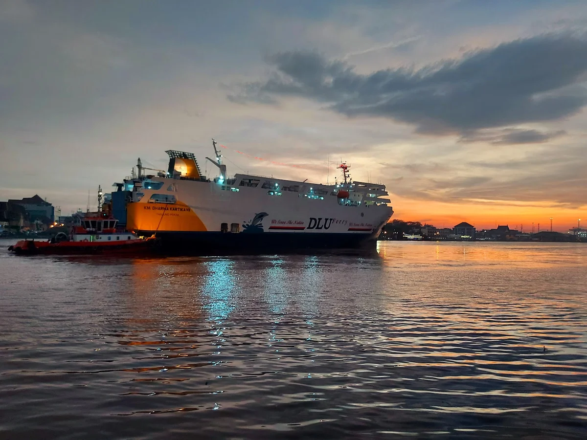 Dwikora Harbour in Pontianak, West Kalimantan | Ask Anything