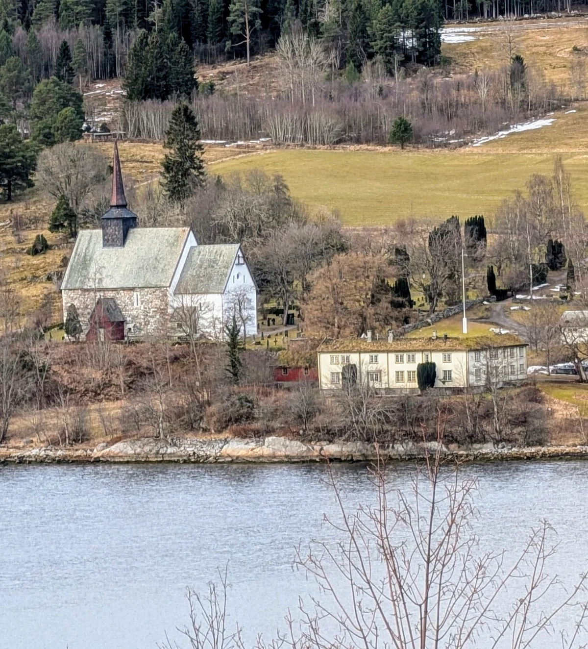 Tingvoll kirke in Tingvollvågen - Ask AI | mindtrip