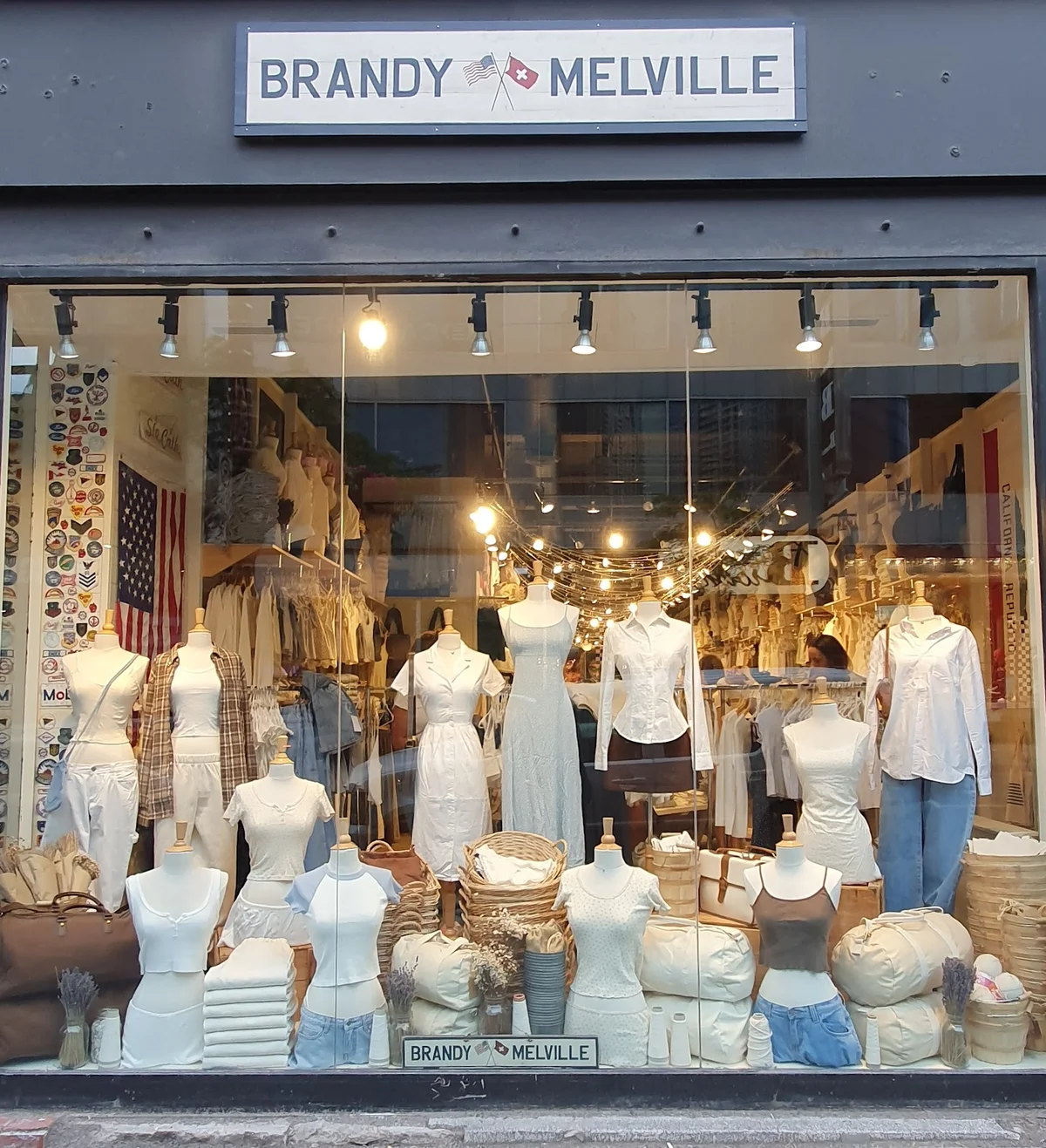 Brandy Melville - Montreal | What to Know Before You Go