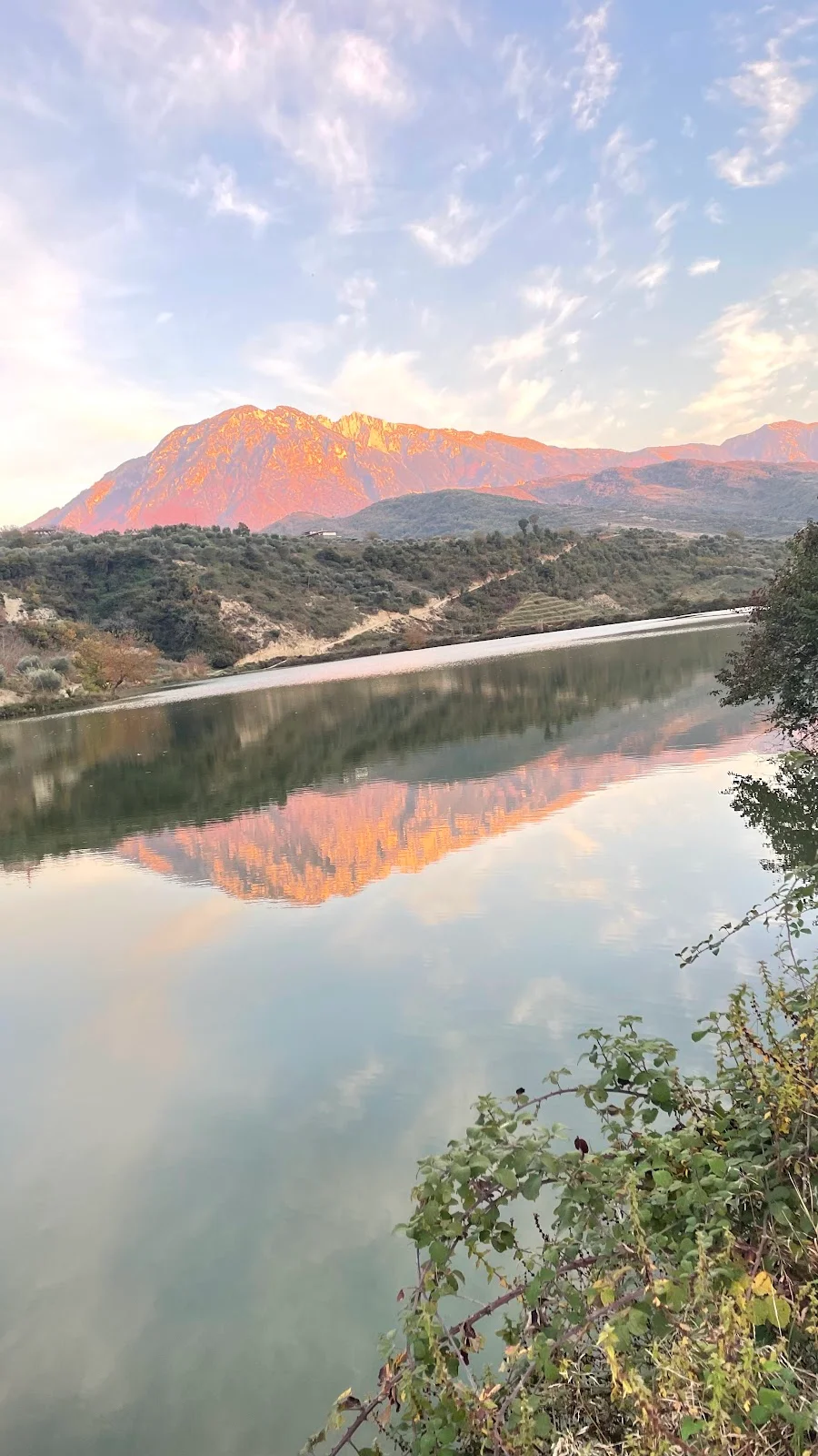 Roshnik's Lake in Berat, Qarku i Beratit - Ask AI | mindtrip