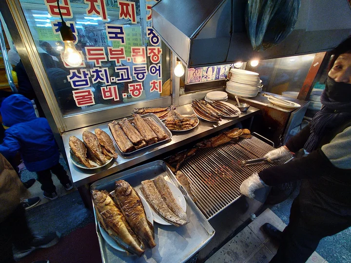 Dongdaemun Grilled Fish Alley in Seoul | Ask Anything