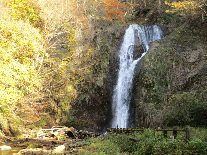 Akata Waterfall in Yurihonjo - Ask AI | mindtrip