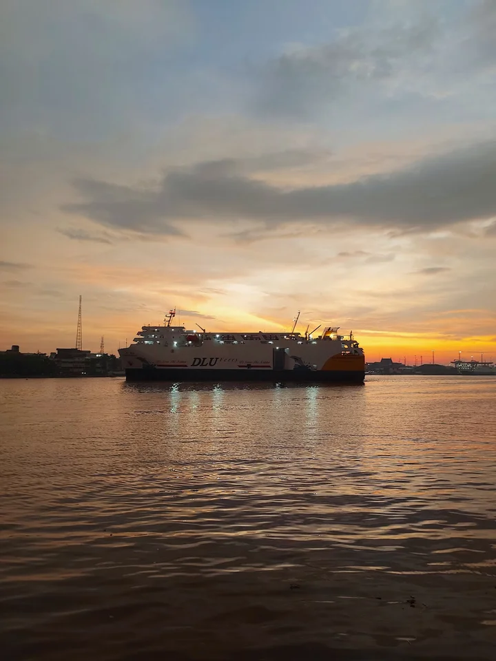 Dwikora Harbour in Pontianak, West Kalimantan | Ask Anything