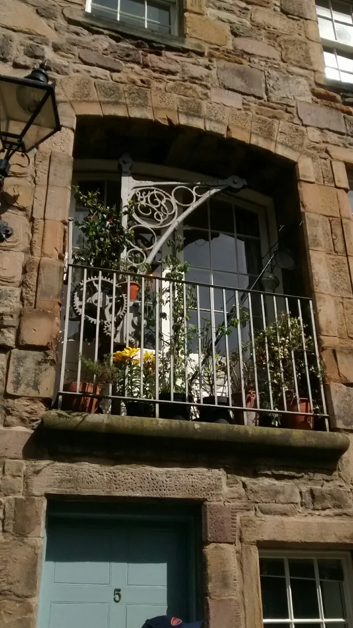 Tweeddale Court in Edinburgh, Scotland - Ask AI | mindtrip
