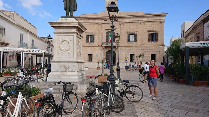 Piazza Madrice in Favignana, Sicily | Ask Anything