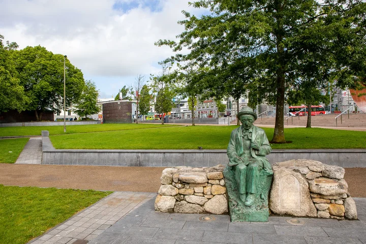 Pádraic Ó Conaire Statue (Replica) - Ask AI | mindtrip