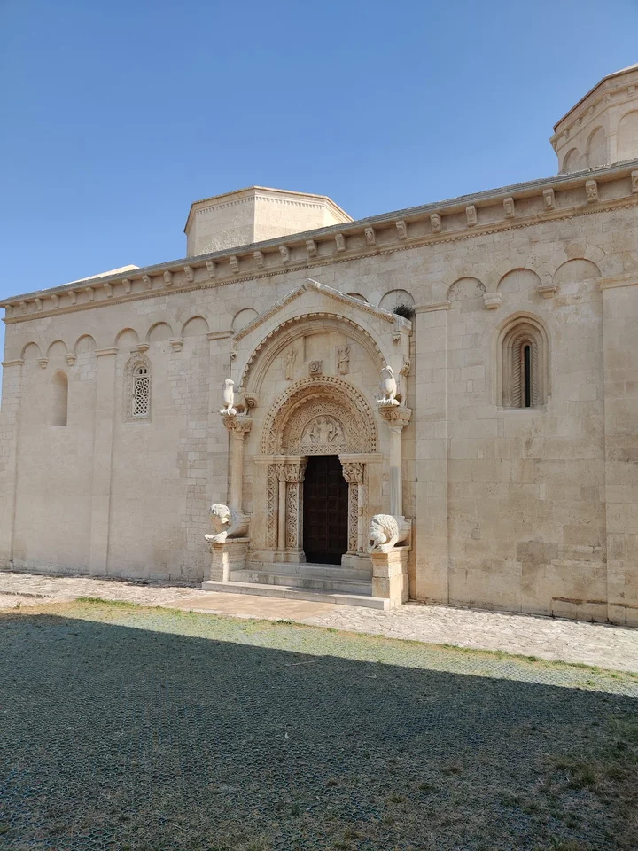 Abbazia San Leonardo in Lama Volara, Manfredonia