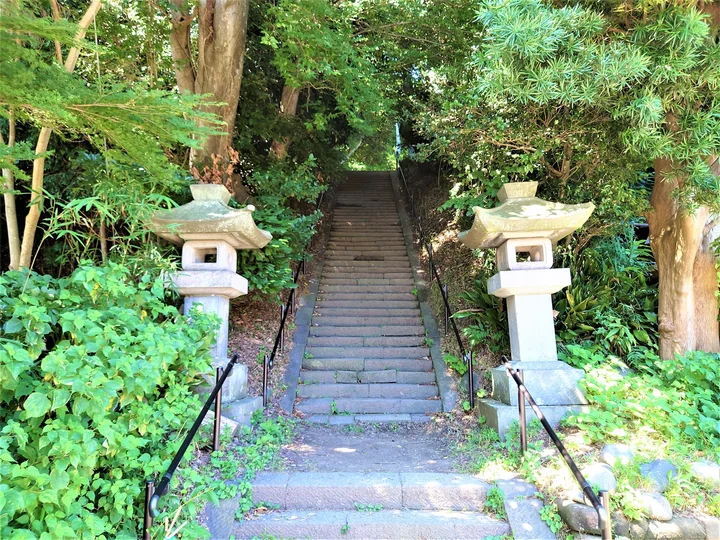 Grave of Hojo Yoshitoki | What to Know Before You Go