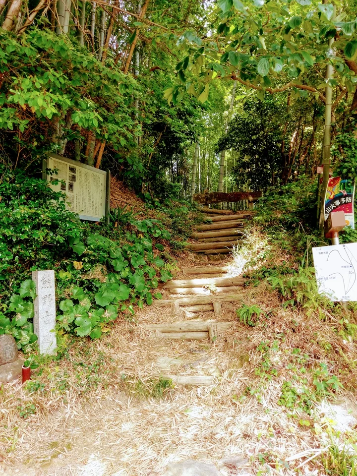 有間皇子の墓 in Kainan, Wakayama Prefecture | Ask Anything